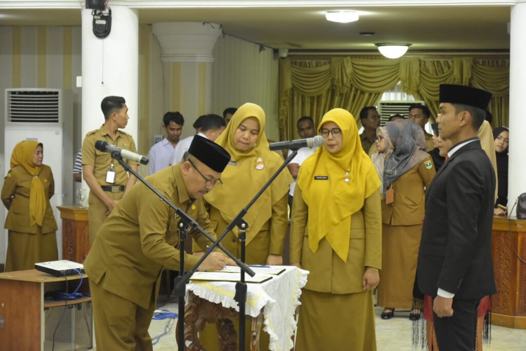 79 Pejabat Administrator dan Pengawas Pemprov Sumbar, Dilantik. - Dinas ...